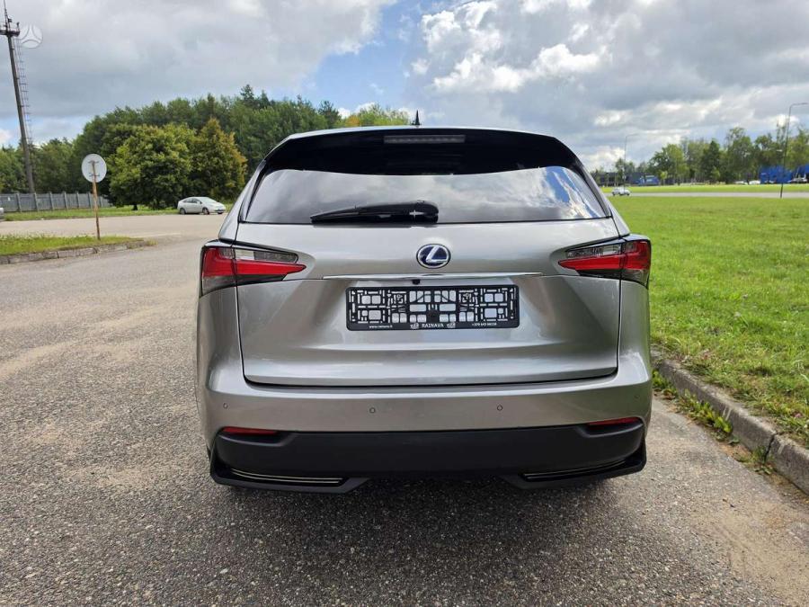 Grey Lexus NX 300h 2015 in Kaunas, with an engine capacity of 2.49 L and mileage of 152 thousand km for 20950 €, photo 7 on AUTOMOTO.COM.LV