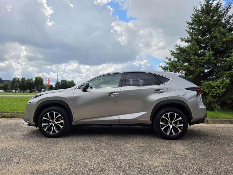 Grey Lexus NX 300h 2015 in Kaunas, with an engine capacity of 2.49 L and mileage of 152 thousand km for 20950 €, photo 9 on AUTOMOTO.COM.LV