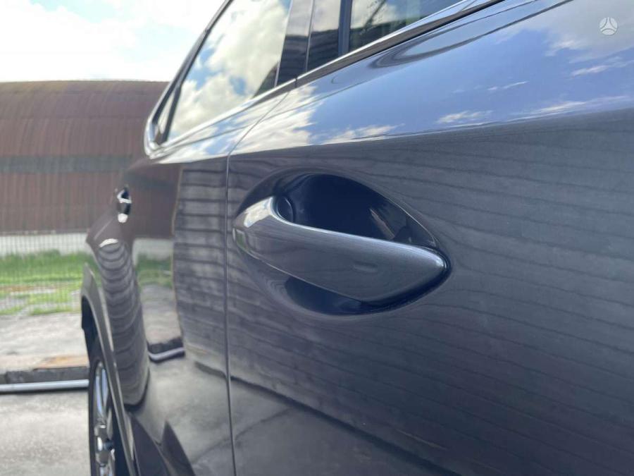 Grey Lexus NX 300h 2015 in Vilnius, with an engine capacity of 2.49 L and mileage of 186 thousand km for 17350 €, photo 4 on AUTOMOTO.COM.LV