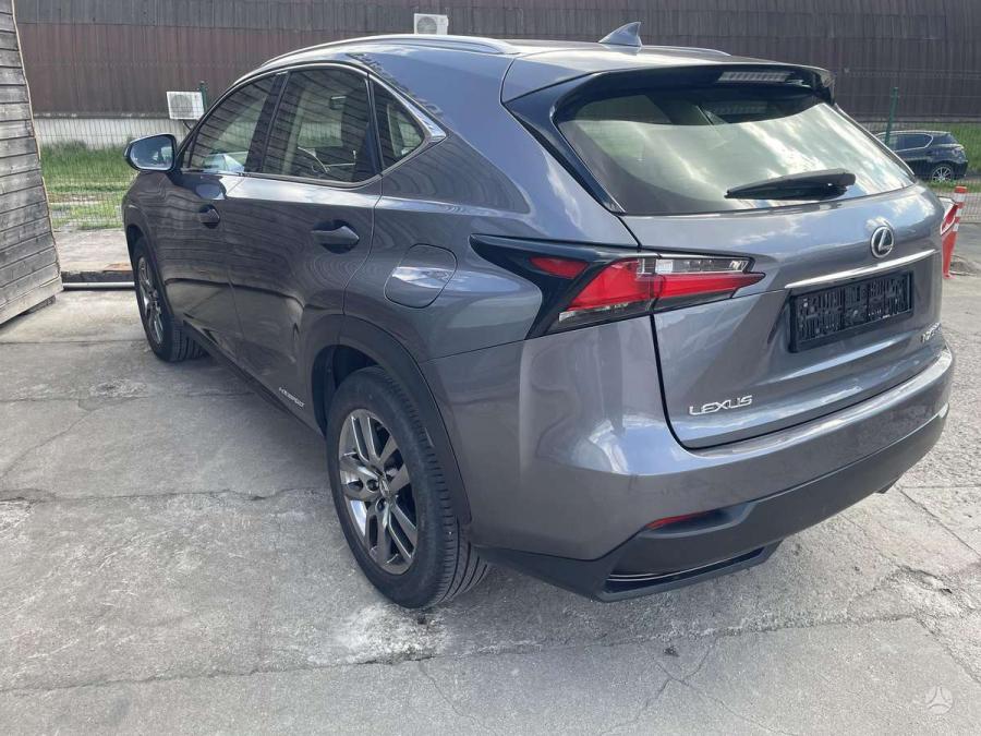 Grey Lexus NX 300h 2015 in Vilnius, with an engine capacity of 2.49 L and mileage of 186 thousand km for 17350 €, photo 9 on AUTOMOTO.COM.LV