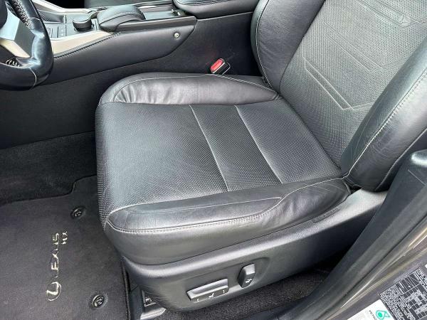 Grey Lexus NX 300h 2015 in Vilnius, with an engine capacity of 2.49 L and mileage of 135 thousand km for 18900 €, photo 6 on AUTOMOTO.COM.LV