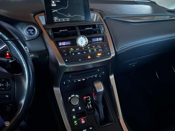Grey Lexus NX 300h 2015 in Vilnius, with an engine capacity of 2.49 L and mileage of 135 thousand km for 18900 €, photo 9 on AUTOMOTO.COM.LV