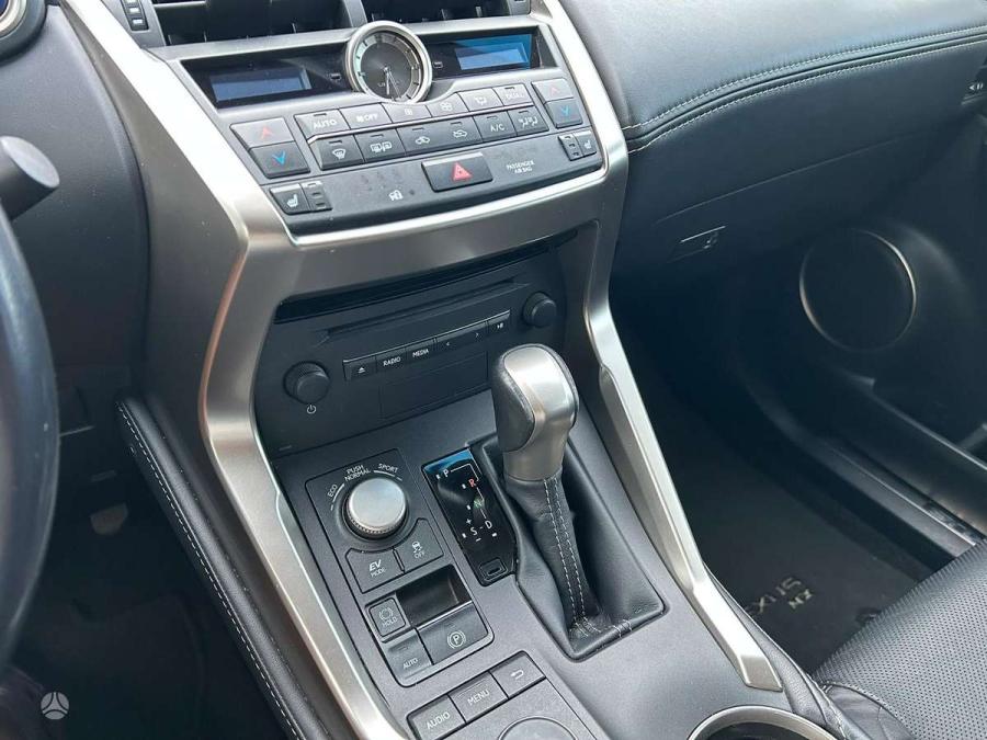 Серый Лексус NX 300h 2015 в Вильнюс, объемом двигателя 2.49 л и пробегом 135 тыс. км за 18900 €, фото 15 на AUTOMOTO.COM.LV