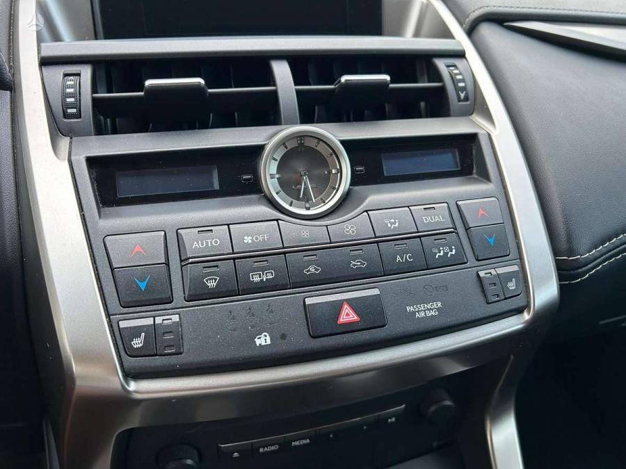 Серый Лексус NX 300h 2015 в Вильнюс, объемом двигателя 2.49 л и пробегом 135 тыс. км за 18900 €, фото 16 на AUTOMOTO.COM.LV