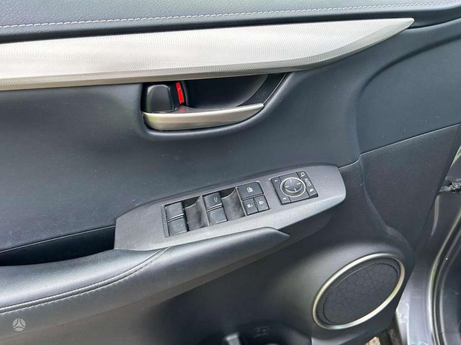 Серый Лексус NX 300h 2015 в Вильнюс, объемом двигателя 2.49 л и пробегом 135 тыс. км за 18900 €, фото 27 на AUTOMOTO.COM.LV