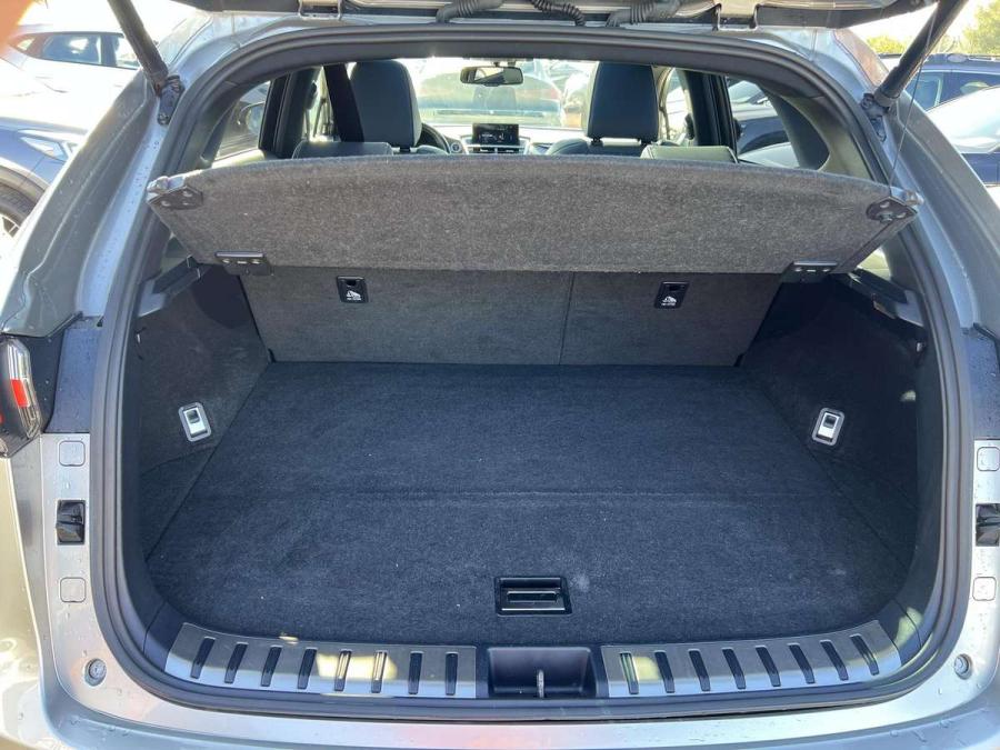Grey Lexus NX 300h 2015 in Panevezys, with an engine capacity of 2.49 L and mileage of 182 thousand km for 19800 €, photo 17 on AUTOMOTO.COM.LV