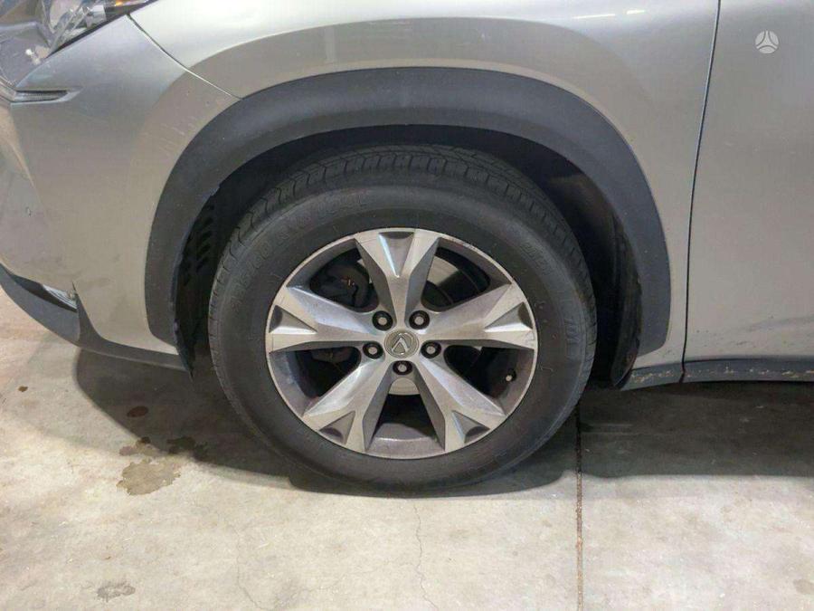 Grey Lexus NX 300h 2015 in Daugavpils, with an engine capacity of 2.49 L and mileage of 228 thousand km for 19500 €, photo 4 on AUTOMOTO.COM.LV