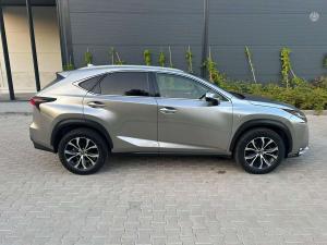 Серый Лексус NX 300h 2015 в Вильнюс, объемом двигателя 2.49 л и пробегом 385 тыс. км за 15000 €, фото 6 на AUTOMOTO.COM.LV