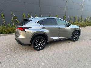Серый Лексус NX 300h 2015 в Вильнюс, объемом двигателя 2.49 л и пробегом 385 тыс. км за 15000 €, фото 9 на AUTOMOTO.COM.LV