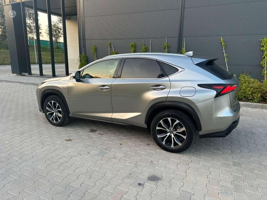 Серый Лексус NX 300h 2015 в Вильнюс, объемом двигателя 2.49 л и пробегом 385 тыс. км за 15000 €, фото 15 на AUTOMOTO.COM.LV