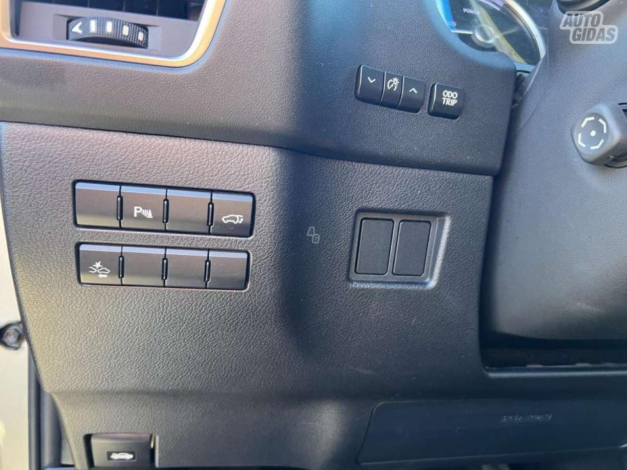 Pelēks Lexus NX 300h 2015 Panevēža, ar dzinēja tilpumu 2.50 L un nobraukumu 182 tūkst. km par 19800 €, foto 10 vietnē AUTOMOTO.COM.LV