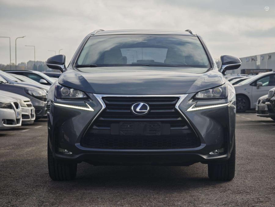 Grey Lexus NX 300h 2015 in Vilnius, with an engine capacity of 2.49 L and mileage of 135 thousand km for 18500 €, photo 3 on AUTOMOTO.COM.LV