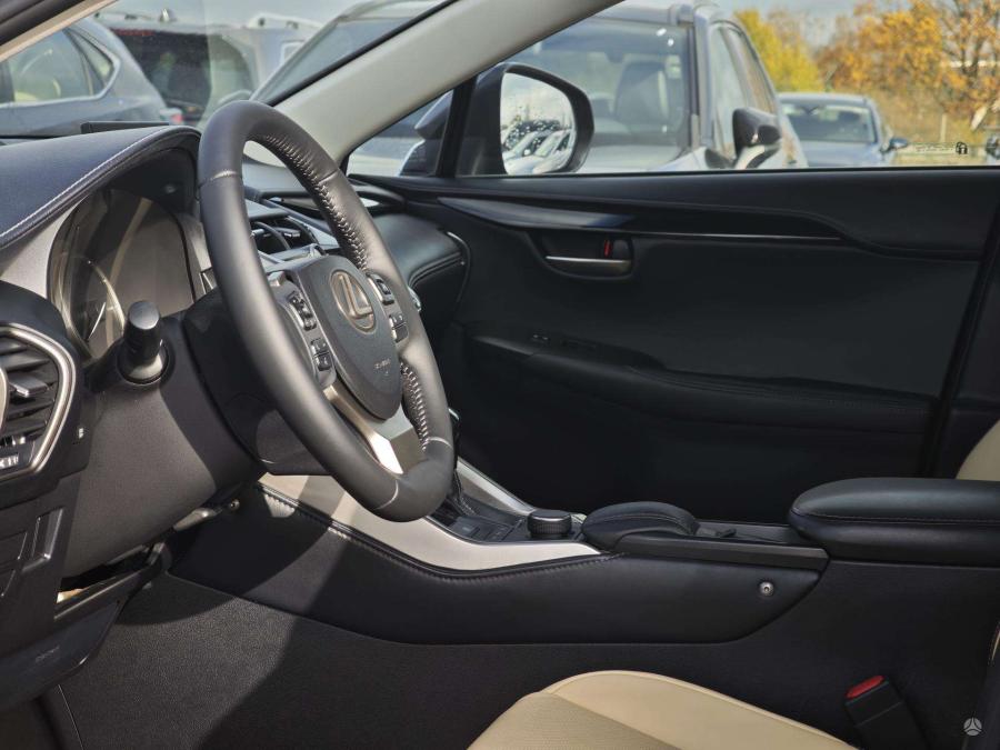 Grey Lexus NX 300h 2015 in Vilnius, with an engine capacity of 2.49 L and mileage of 135 thousand km for 18500 €, photo 9 on AUTOMOTO.COM.LV