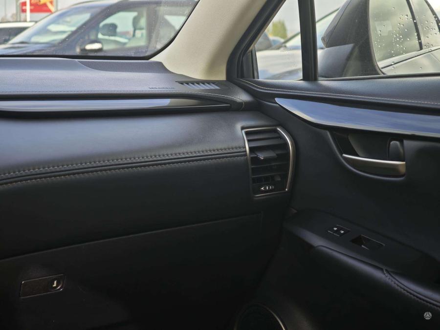 Grey Lexus NX 300h 2015 in Vilnius, with an engine capacity of 2.49 L and mileage of 135 thousand km for 18500 €, photo 15 on AUTOMOTO.COM.LV