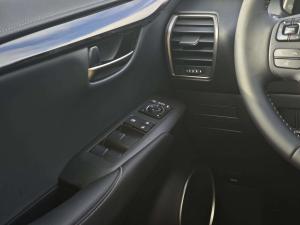 Grey Lexus NX 300h 2015 in Vilnius, with an engine capacity of 2.49 L and mileage of 135 thousand km for 18500 €, photo 16 on AUTOMOTO.COM.LV