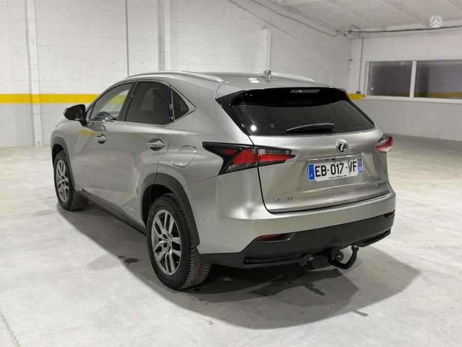 Grey Lexus NX 300h 2016 in Kaunas, with an engine capacity of 2.49 L and mileage of 202 thousand km for 17900 €, photo 5 on AUTOMOTO.COM.LV