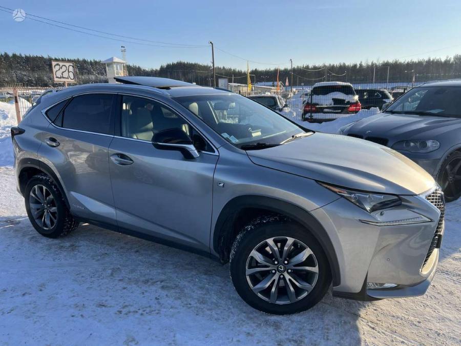 Grey Lexus NX 300h 2016 in Vilnius, with an engine capacity of 2.49 L and mileage of 210 thousand km for 19800 €, photo 4 on AUTOMOTO.COM.LV