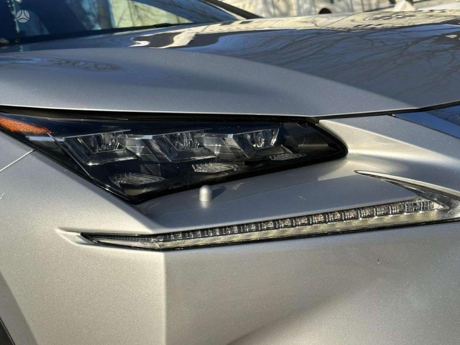 Grey Lexus NX 300h 2016 in Taurage, with an engine capacity of 2.49 L and mileage of 300 thousand km for 18500 €, photo 6 on AUTOMOTO.COM.LV