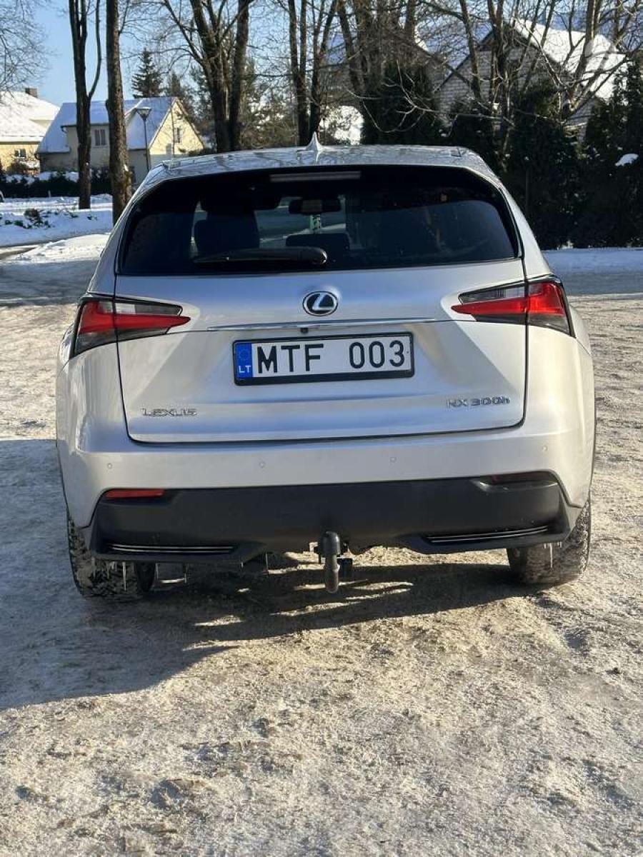 Grey Lexus NX 300h 2016 in Taurage, with an engine capacity of 2.49 L and mileage of 300 thousand km for 18500 €, photo 8 on AUTOMOTO.COM.LV