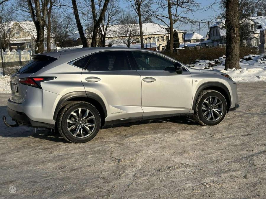 Grey Lexus NX 300h 2016 in Taurage, with an engine capacity of 2.49 L and mileage of 300 thousand km for 18500 €, photo 11 on AUTOMOTO.COM.LV