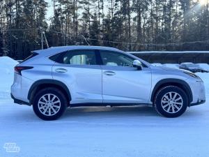 Pelēks Lexus NX 300h 2016 Viļņa, ar dzinēja tilpumu 2.50 L un nobraukumu 153 tūkst. km par 18950 €, foto 4 vietnē AUTOMOTO.COM.LV
