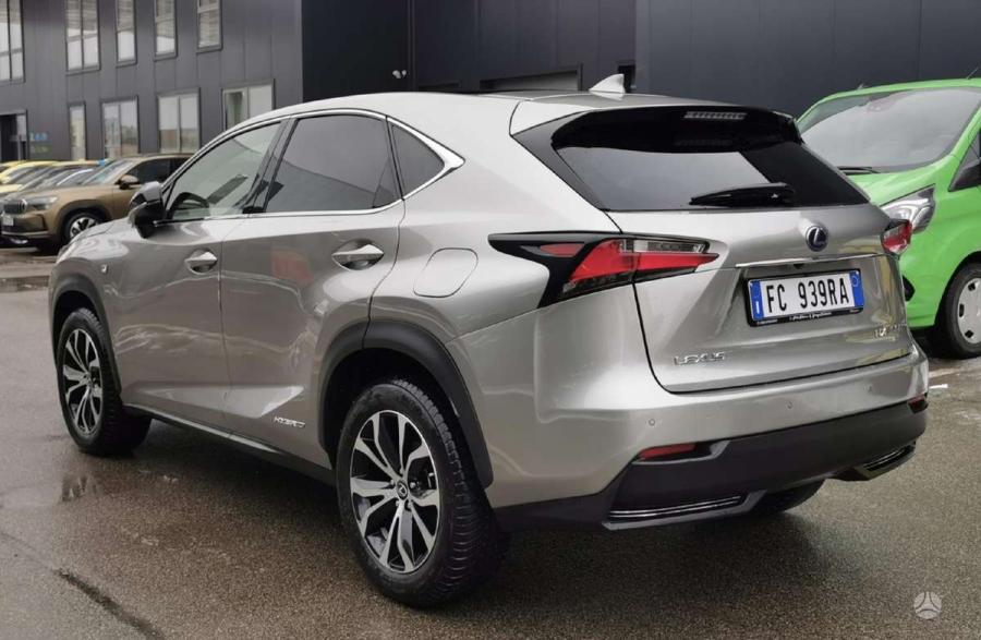 Grey Lexus NX 300h 2016 in Vilnius, with an engine capacity of 2.49 L and mileage of 145 thousand km for 21395 €, photo 3 on AUTOMOTO.COM.LV