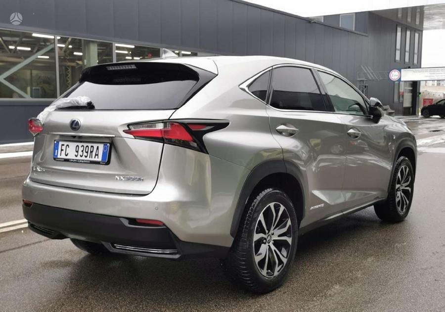 Grey Lexus NX 300h 2016 in Vilnius, with an engine capacity of 2.49 L and mileage of 145 thousand km for 21395 €, photo 4 on AUTOMOTO.COM.LV