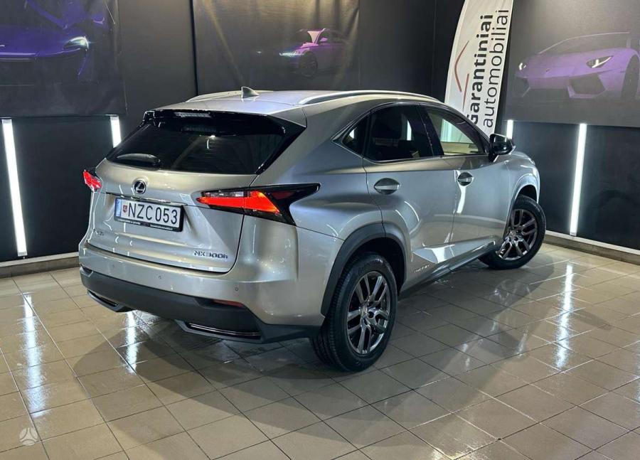 Pelēks Lexus NX 300h 2016 Viļņa, ar dzinēja tilpumu 2.50 L un nobraukumu 246 tūkst. km par 17550 €, foto 3 vietnē AUTOMOTO.COM.LV
