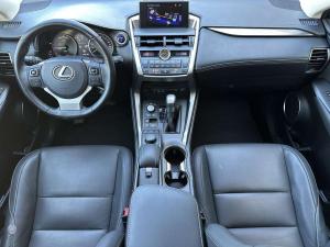Pelēks Lexus NX 300h 2016 Viļņa, ar dzinēja tilpumu 2.50 L un nobraukumu 246 tūkst. km par 17550 €, foto 4 vietnē AUTOMOTO.COM.LV