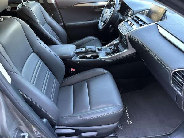Pelēks Lexus NX 300h 2016 Viļņa, ar dzinēja tilpumu 2.50 L un nobraukumu 246 tūkst. km par 17550 €, foto 4 vietnē AUTOMOTO.COM.LV