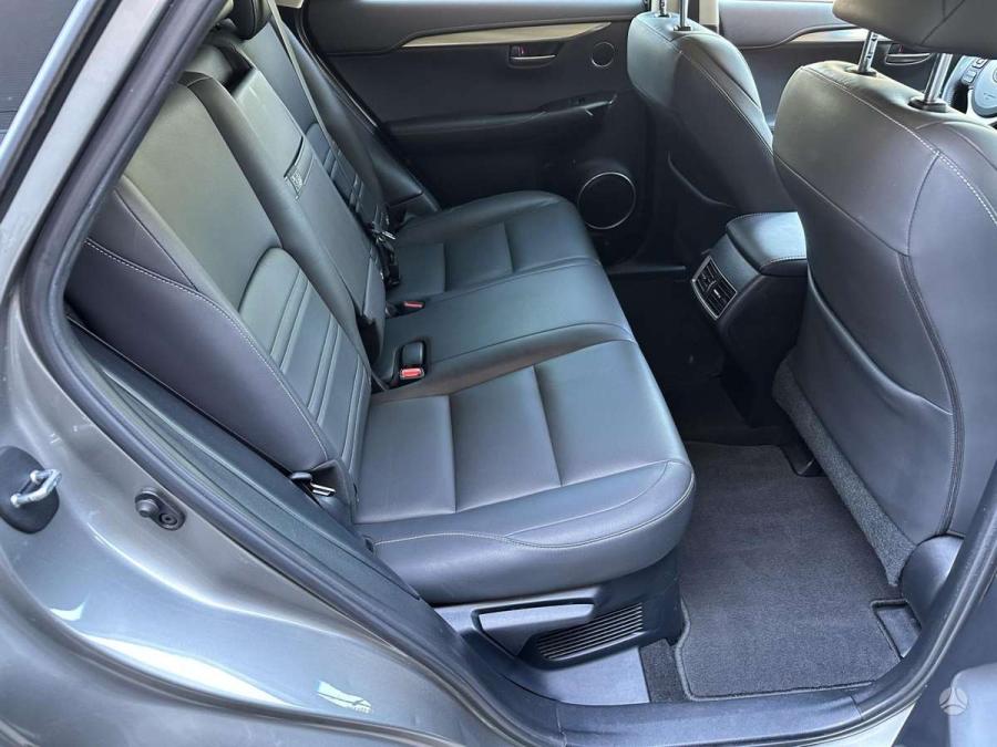 Pelēks Lexus NX 300h 2016 Viļņa, ar dzinēja tilpumu 2.50 L un nobraukumu 246 tūkst. km par 17550 €, foto 6 vietnē AUTOMOTO.COM.LV