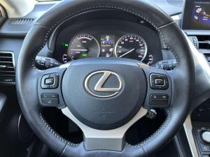 Pelēks Lexus NX 300h 2016 Viļņa, ar dzinēja tilpumu 2.50 L un nobraukumu 246 tūkst. km par 17550 €, foto 7 vietnē AUTOMOTO.COM.LV