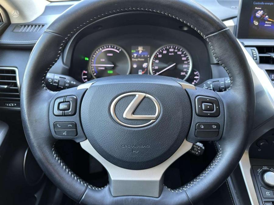 Pelēks Lexus NX 300h 2016 Viļņa, ar dzinēja tilpumu 2.50 L un nobraukumu 246 tūkst. km par 17550 €, foto 7 vietnē AUTOMOTO.COM.LV