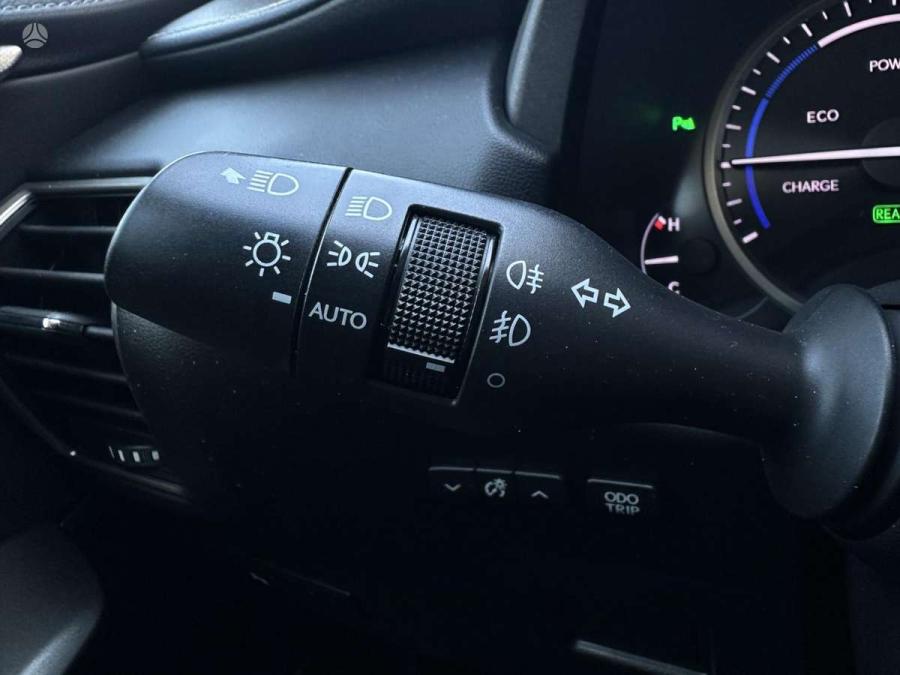 Pelēks Lexus NX 300h 2016 Viļņa, ar dzinēja tilpumu 2.50 L un nobraukumu 246 tūkst. km par 17550 €, foto 12 vietnē AUTOMOTO.COM.LV