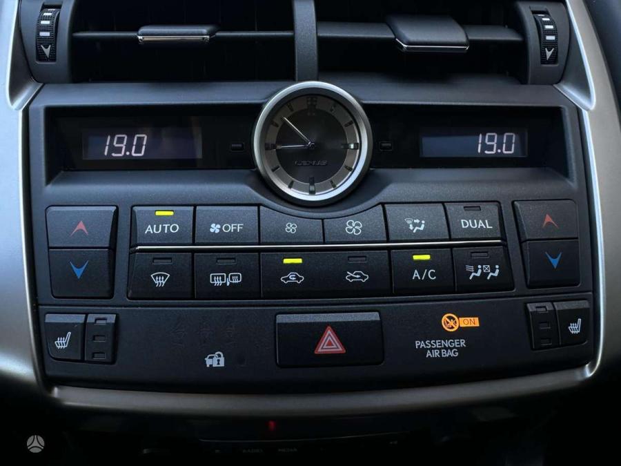 Pelēks Lexus NX 300h 2016 Viļņa, ar dzinēja tilpumu 2.50 L un nobraukumu 246 tūkst. km par 17550 €, foto 18 vietnē AUTOMOTO.COM.LV