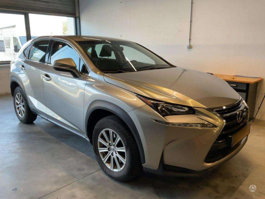 Pelēks Lexus NX 300h 2016 Daugavpils, ar dzinēja tilpumu 2.49 L un nobraukumu 222 tūkst. km par 17800 €, foto 1 vietnē AUTOMOTO.COM.LV