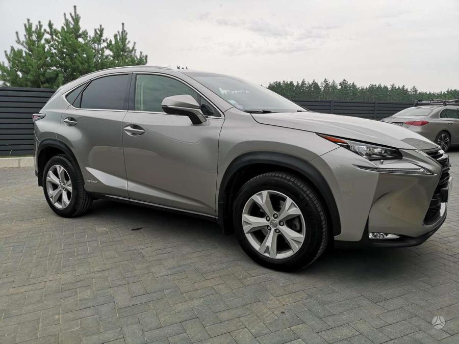 Grey Lexus NX 300h 2016 in Vilnius, with an engine capacity of 2.49 L and mileage of 223 thousand km for 18700 €, photo 4 on AUTOMOTO.COM.LV