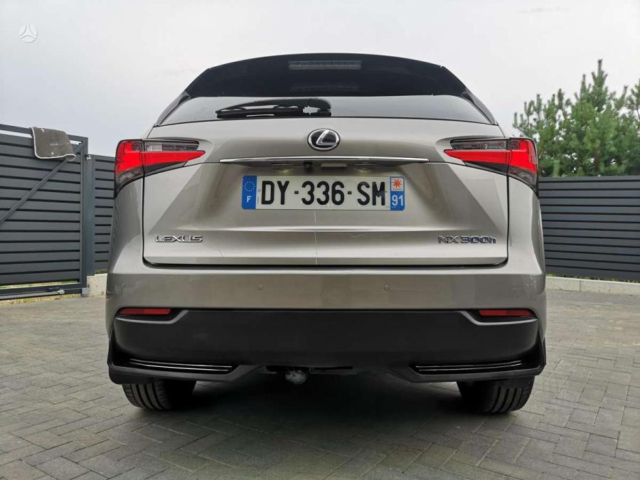 Grey Lexus NX 300h 2016 in Vilnius, with an engine capacity of 2.49 L and mileage of 223 thousand km for 18700 €, photo 7 on AUTOMOTO.COM.LV