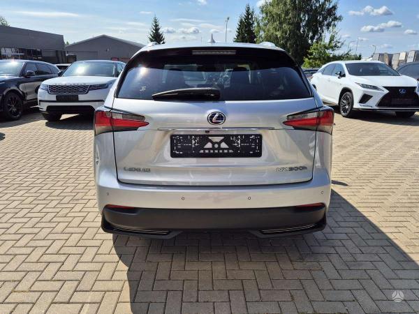 Grey Lexus NX 300h 2016 in Vilnius, with an engine capacity of 2.49 L and mileage of 270 thousand km for 18500 €, photo 8 on AUTOMOTO.COM.LV