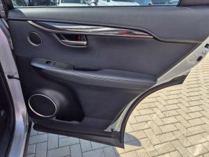 Pelēks Lexus NX 300h 2016 Viļņa, ar dzinēja tilpumu 2.49 L un nobraukumu 270 tūkst. km par 18500 €, foto 19 vietnē AUTOMOTO.COM.LV
