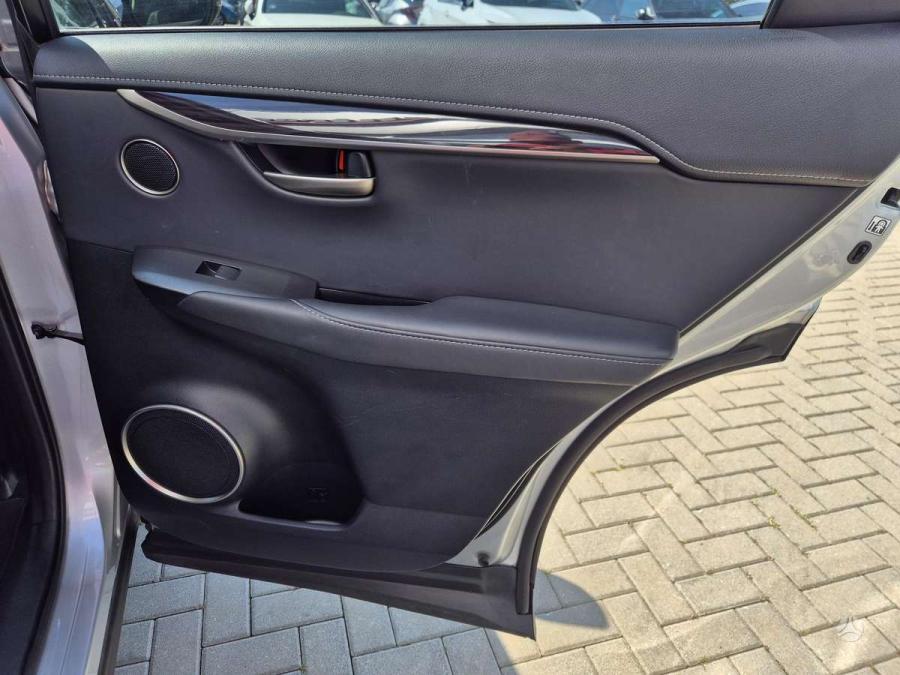 Pelēks Lexus NX 300h 2016 Viļņa, ar dzinēja tilpumu 2.49 L un nobraukumu 270 tūkst. km par 18500 €, foto 19 vietnē AUTOMOTO.COM.LV