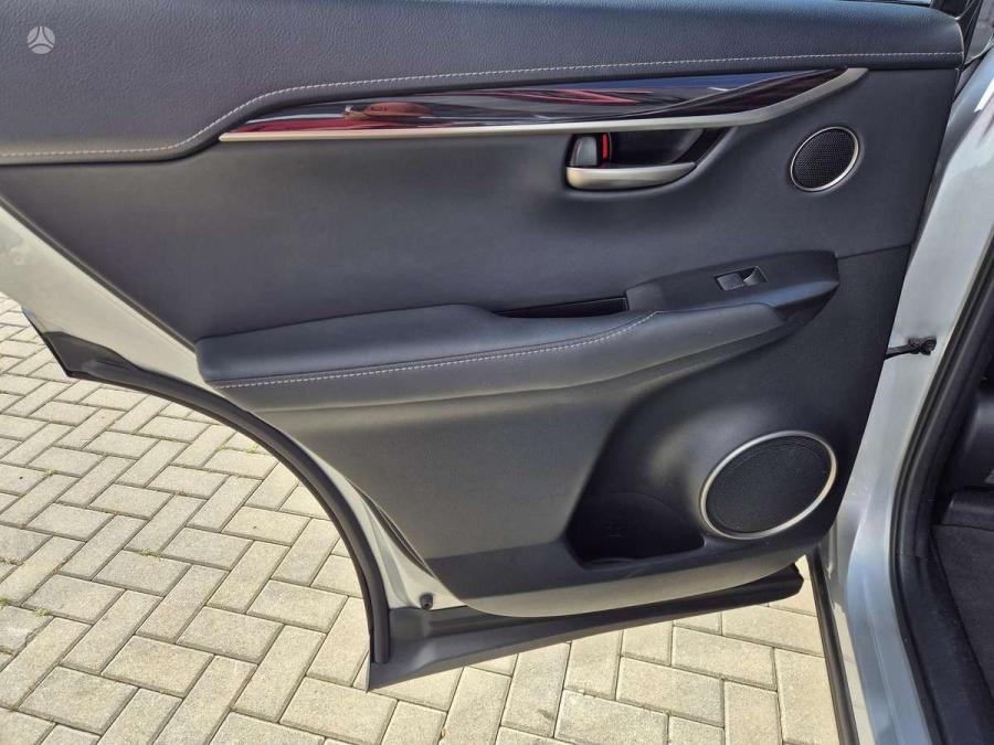 Pelēks Lexus NX 300h 2016 Viļņa, ar dzinēja tilpumu 2.49 L un nobraukumu 270 tūkst. km par 18500 €, foto 21 vietnē AUTOMOTO.COM.LV