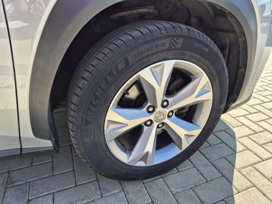 Pelēks Lexus NX 300h 2016 Viļņa, ar dzinēja tilpumu 2.49 L un nobraukumu 270 tūkst. km par 18500 €, foto 31 vietnē AUTOMOTO.COM.LV