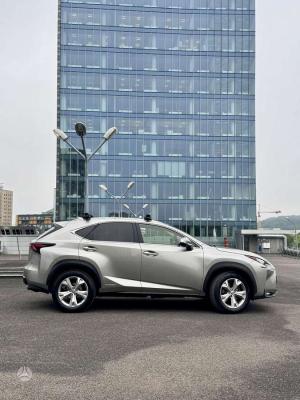 Серый Лексус NX 300h 2016 в Вильнюс, объемом двигателя 2.49 л и пробегом 225 тыс. км за 21500 €, фото 10 на AUTOMOTO.COM.LV
