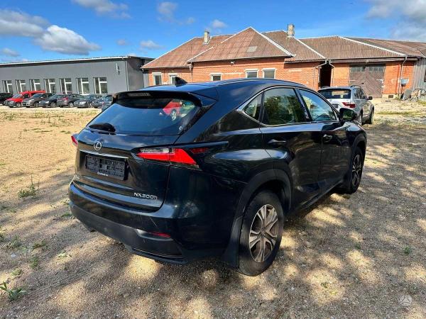 Grey Lexus NX 300h 2016 in Rokiskis, with an engine capacity of 2.49 L and mileage of 940 thousand km for 9950 €, photo 5 on AUTOMOTO.COM.LV