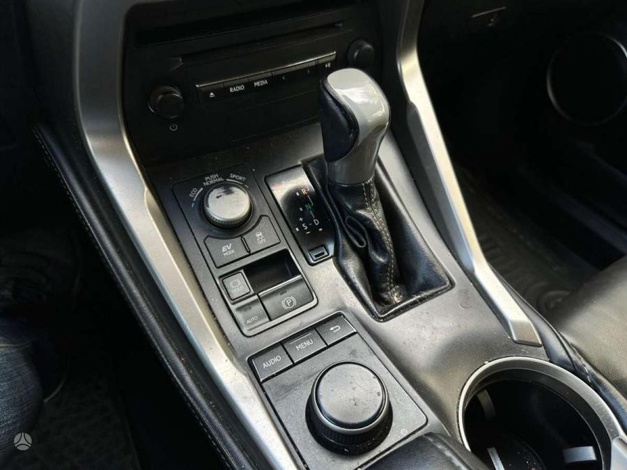 Серый Лексус NX 300h 2016 в Рокишкис, объемом двигателя 2.49 л и пробегом 940 тыс. км за 9950 €, фото 21 на AUTOMOTO.COM.LV