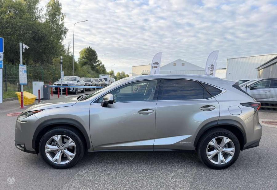 Grey Lexus NX 300h 2016 in Vilnius, with an engine capacity of 2.50 L and mileage of 287 thousand km for 17700 €, photo 8 on AUTOMOTO.COM.LV