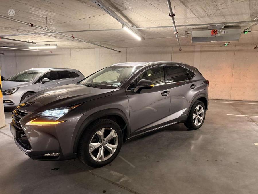 Pelēks Lexus NX 300h 2016 Kauņa, ar dzinēja tilpumu 2.49 L un nobraukumu 181 tūkst. km par 20500 €, foto 5 vietnē AUTOMOTO.COM.LV