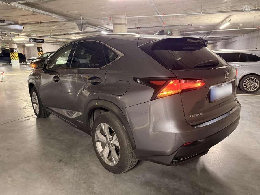Pelēks Lexus NX 300h 2016 Kauņa, ar dzinēja tilpumu 2.49 L un nobraukumu 181 tūkst. km par 20500 €, foto 7 vietnē AUTOMOTO.COM.LV