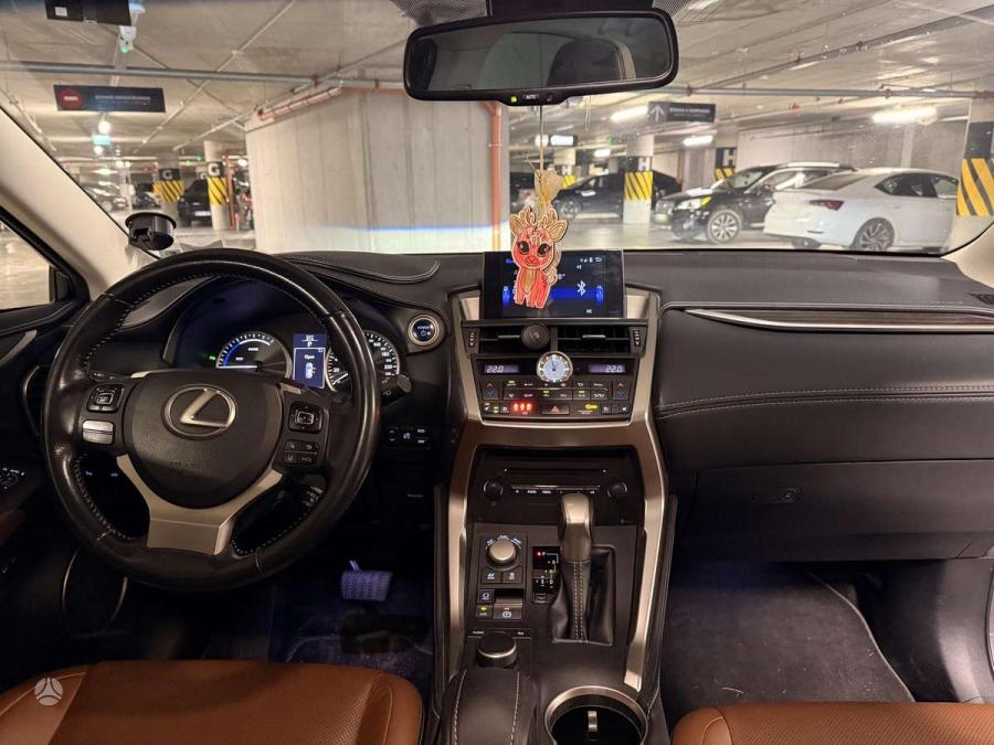 Pelēks Lexus NX 300h 2016 Kauņa, ar dzinēja tilpumu 2.49 L un nobraukumu 181 tūkst. km par 20500 €, foto 16 vietnē AUTOMOTO.COM.LV